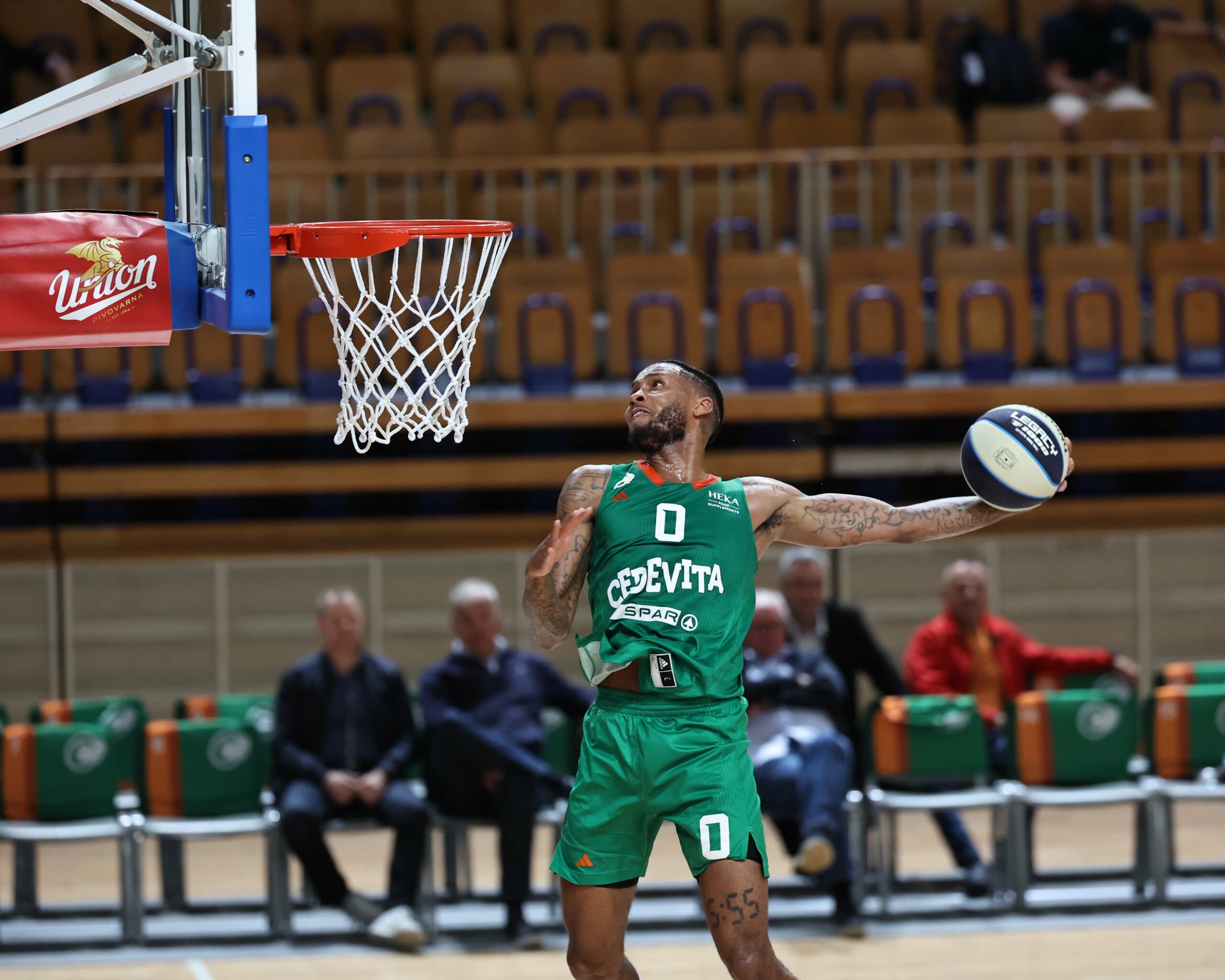 DJ Stewart stays in Ljubljana for two more seasons!